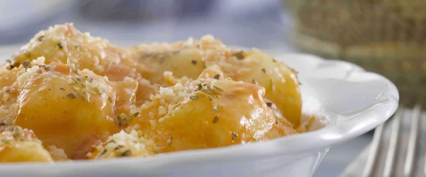 Ravioles de pollo y ricotta con salsa rosa - Recetas La Serenísima